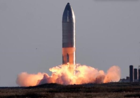 SpaceX Starship rocket suffers another explosion on test flight